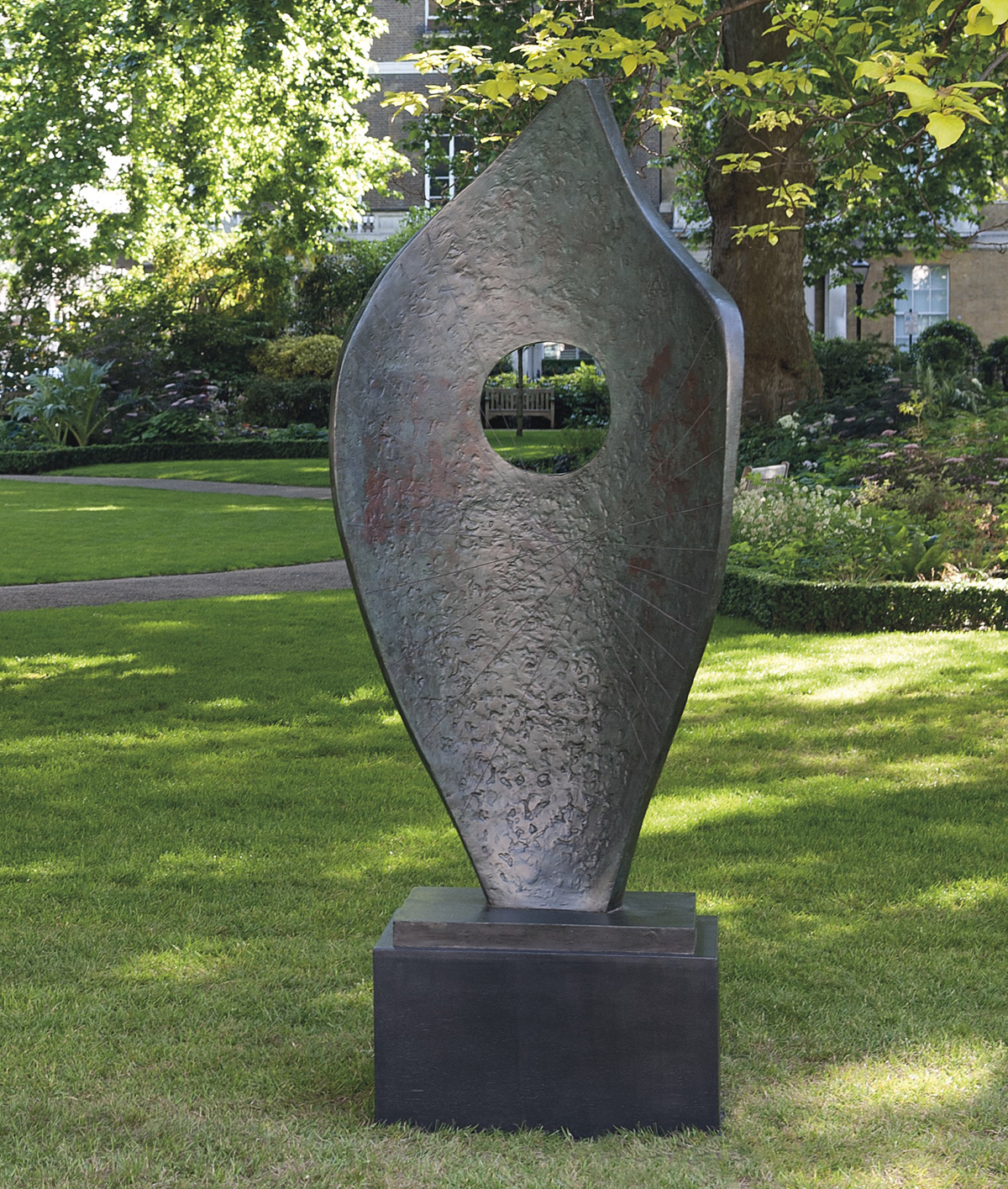 Curved Form (Bryher II) - English Sparebankstiftelsen